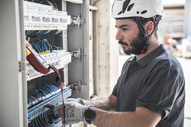 Almatek | Impianti Elettrici e Fotovoltaici Professionali